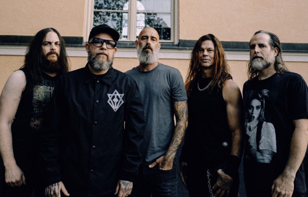 In Flames en studio, Jon Rice semble être leur nouveau batteur ...